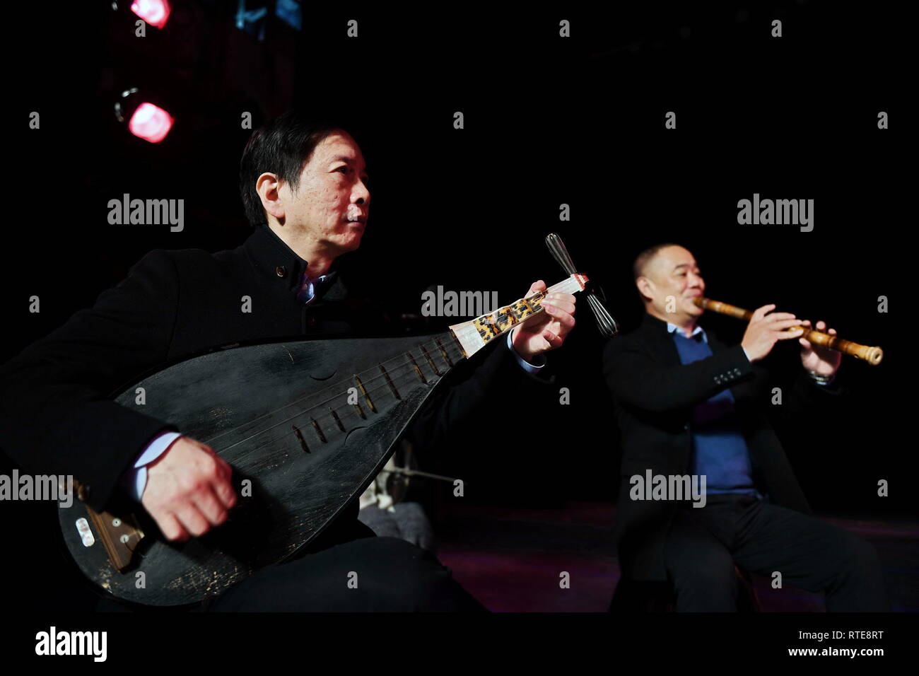 (190301) -- QUANZHOU, March 1, 2019 (Xinhua) -- Zeng Jiayang (L), a ...