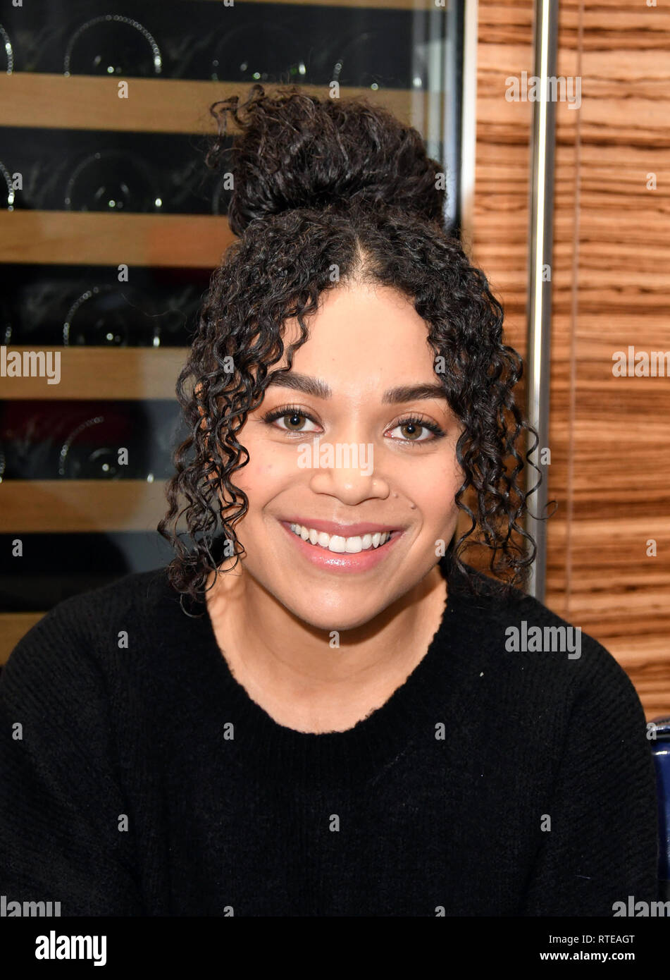 Call the midwife lucille hi-res stock photography and images - Alamy