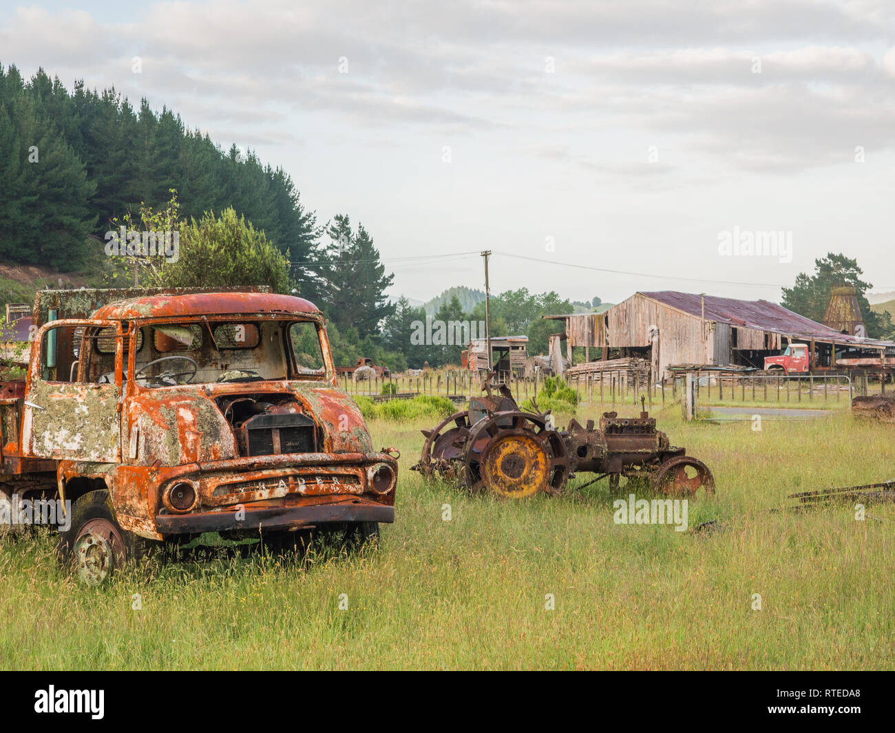 Derelict tractor hi-res stock photography and images - Alamy