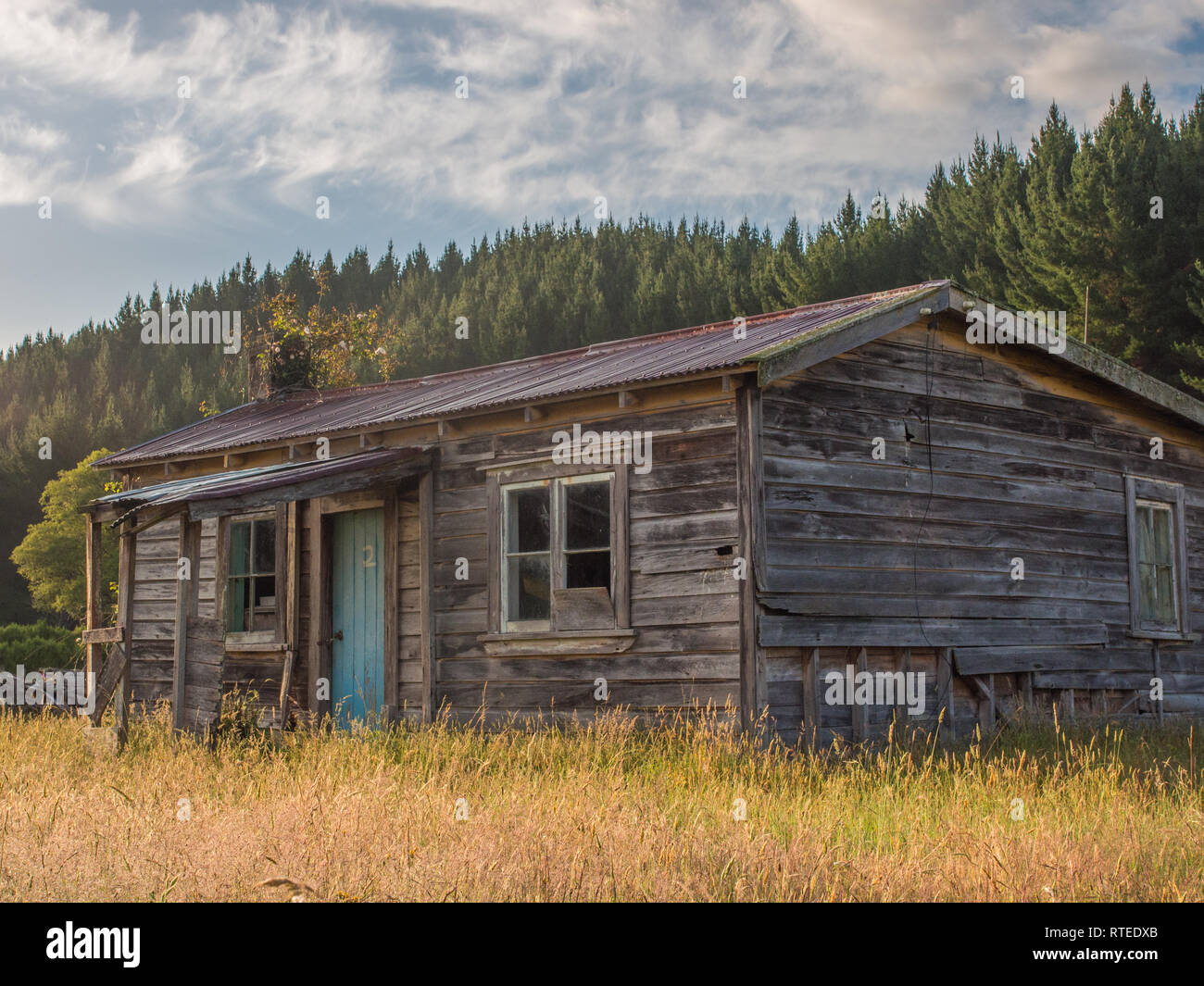 Timber cabin hi-res stock photography and images - Alamy