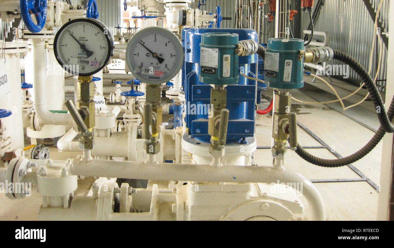 Oil refinery. Equipment for primary oil refining Stock Photo - Alamy