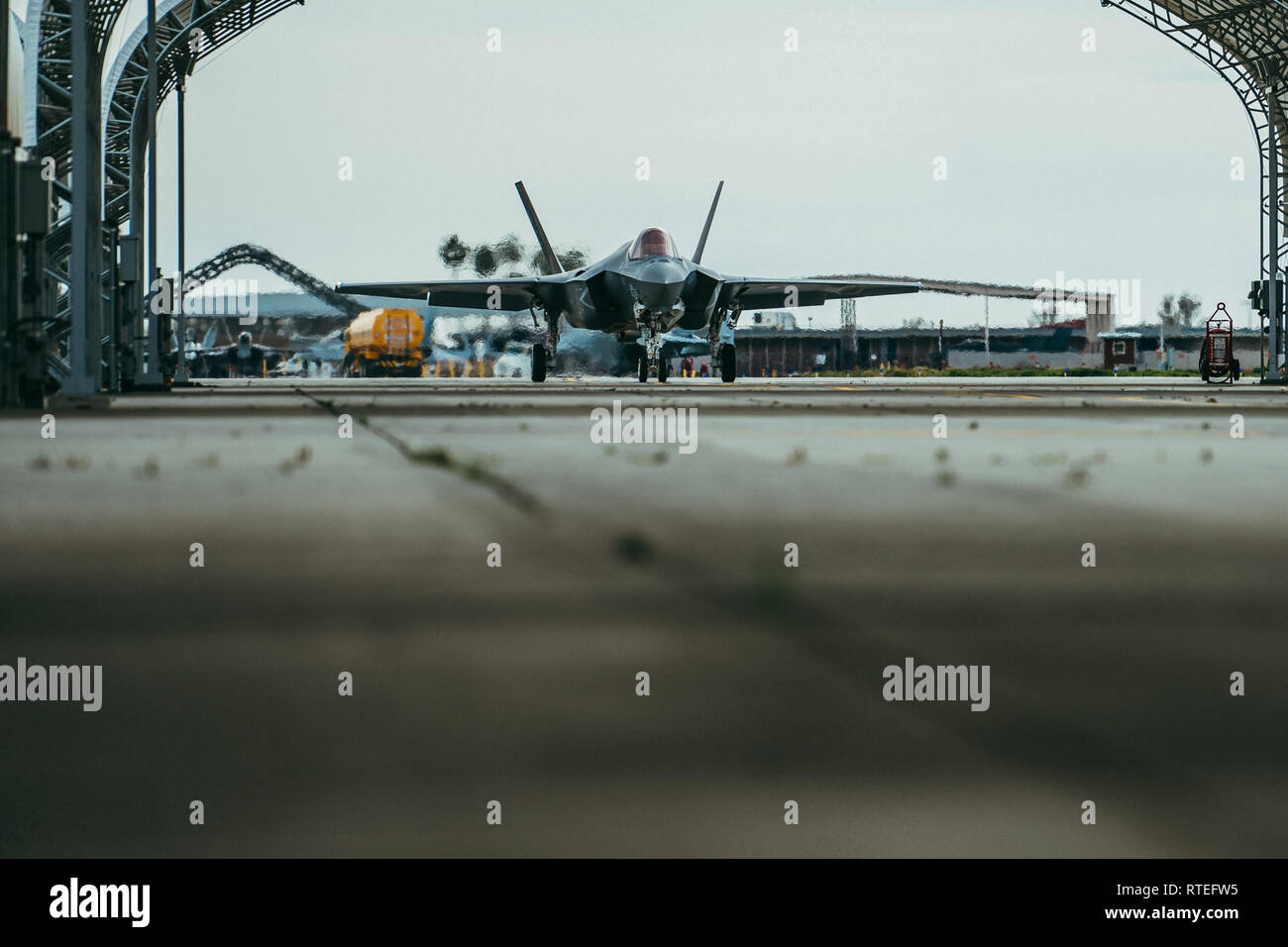 Assigned to the argonauts of strike fighter squadron vfa 147 hi-res ...