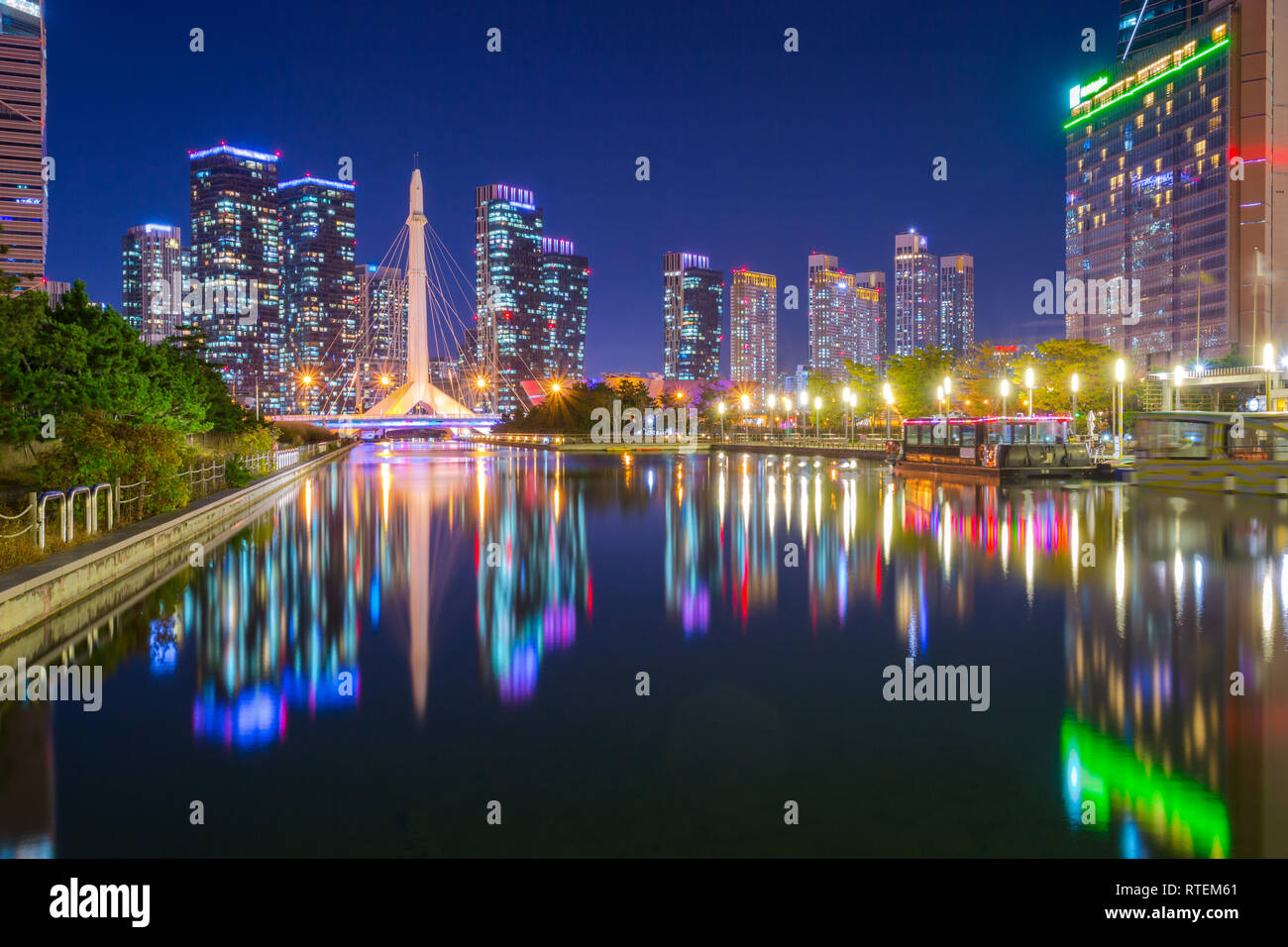 Songdo Central Park at night in Songdo District, Incheon South Korea ...