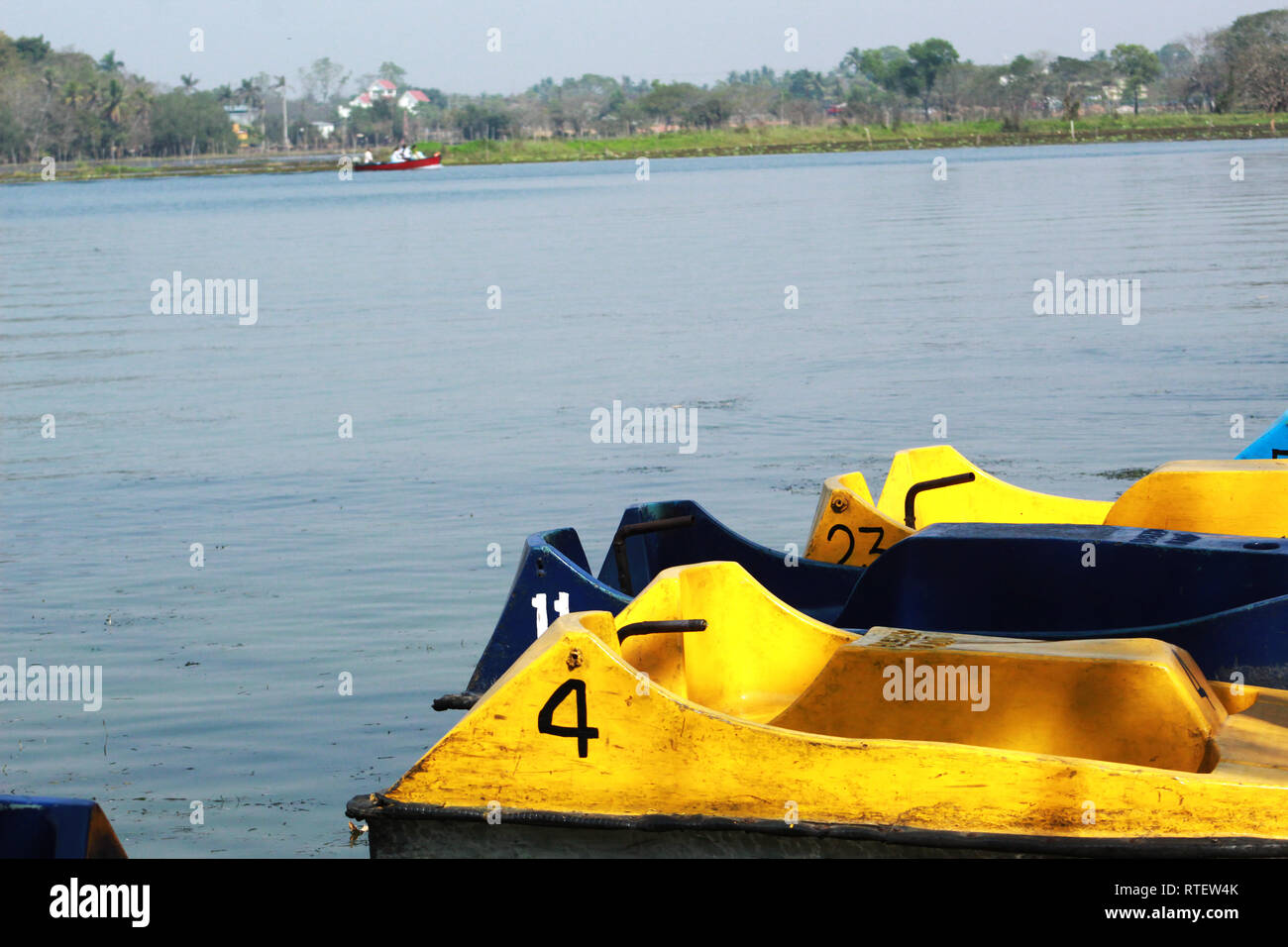 boat in the dam Stock Photo - Alamy
