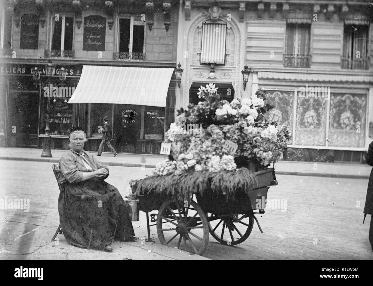 1920s paris hi-res stock photography and images - Alamy
