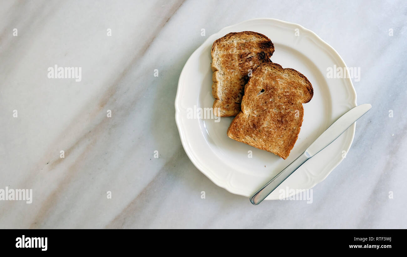 Plain toast knife on plate hi-res stock photography and images - Alamy