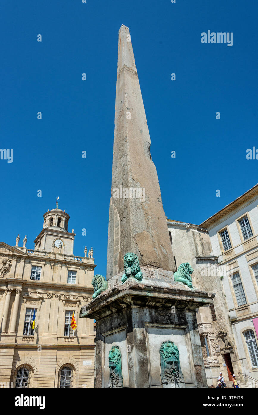 France arles monument statue hi-res stock photography and images - Alamy