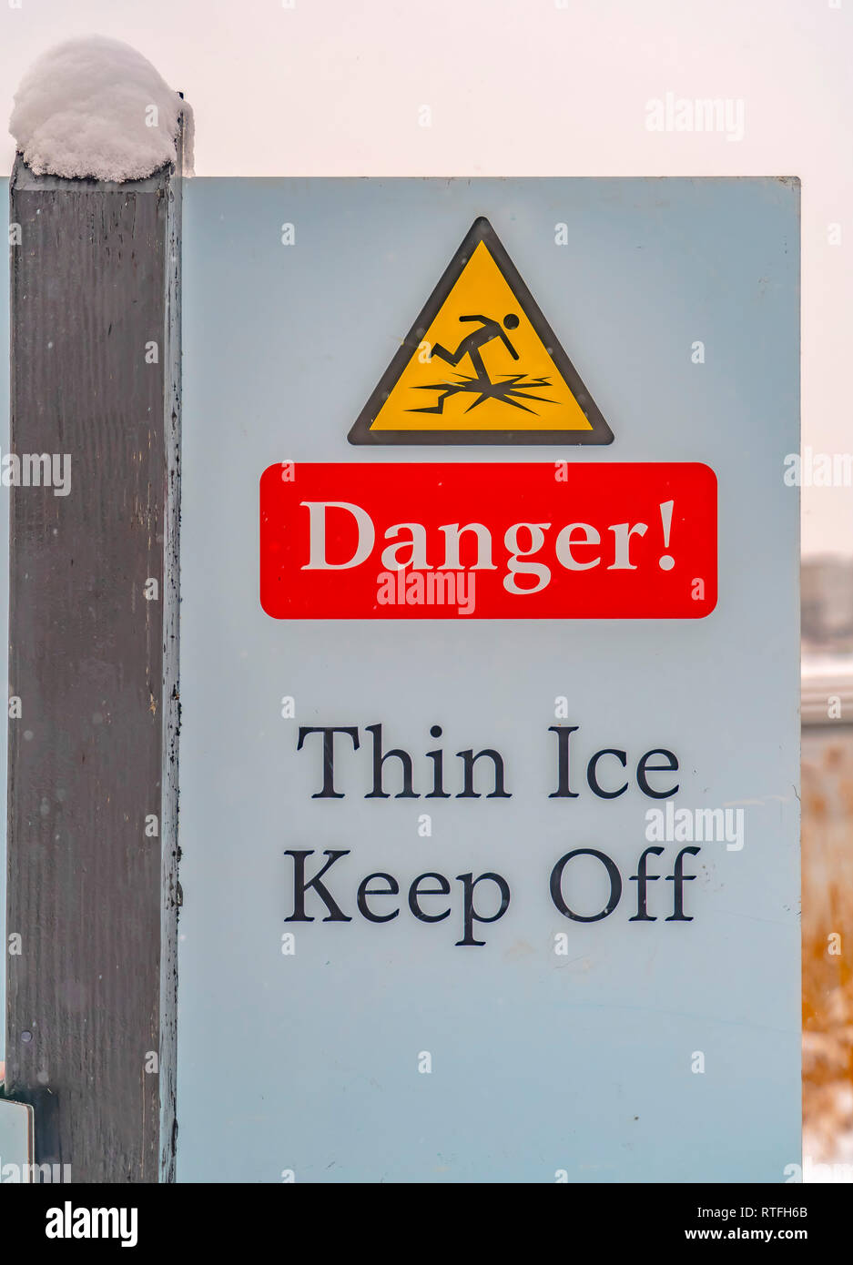 Danger keep off the ice hi-res stock photography and images - Alamy