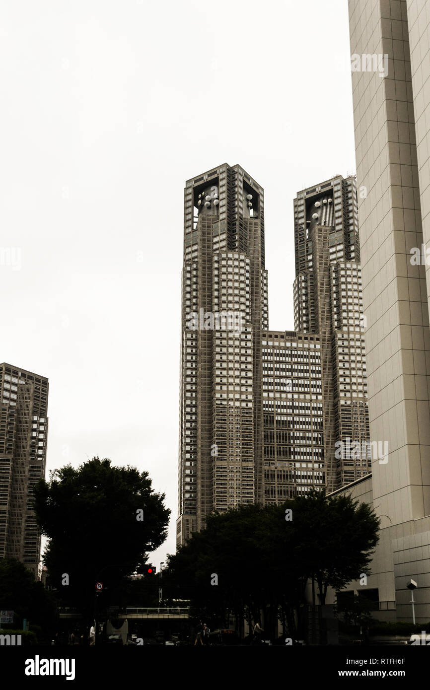 Tall buildings in tokyo hi-res stock photography and images - Alamy