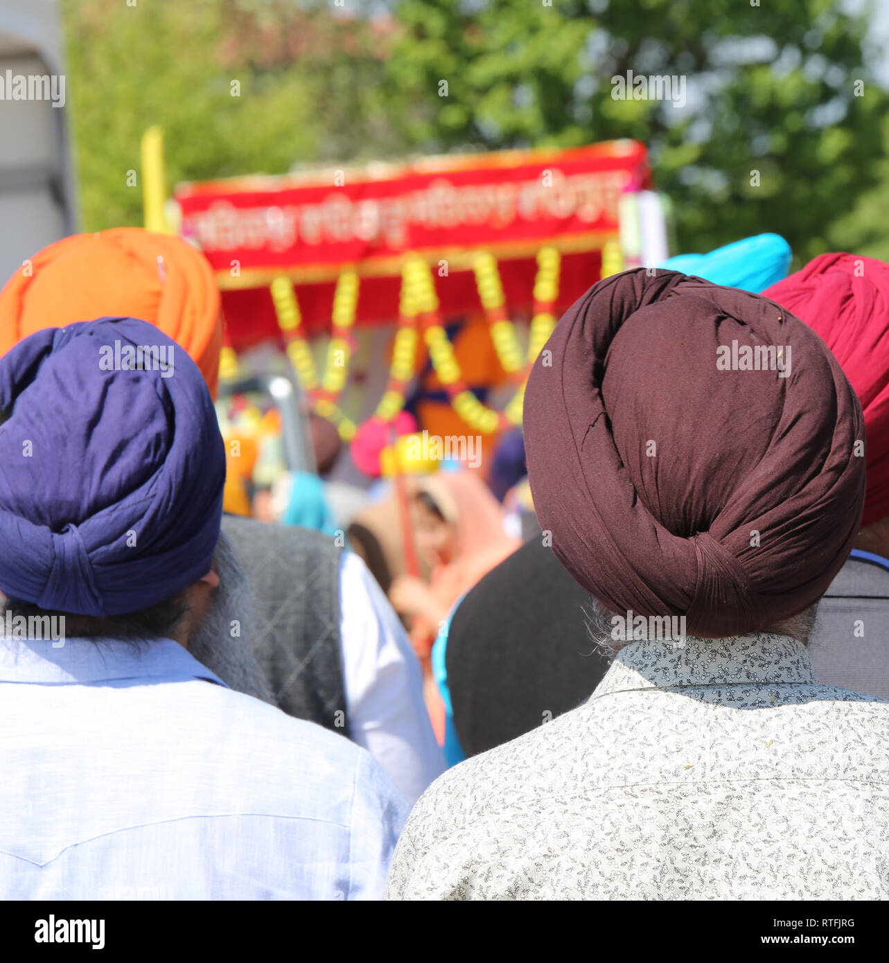 turbaned men during religious rite on sikh religion Stock Photo - Alamy