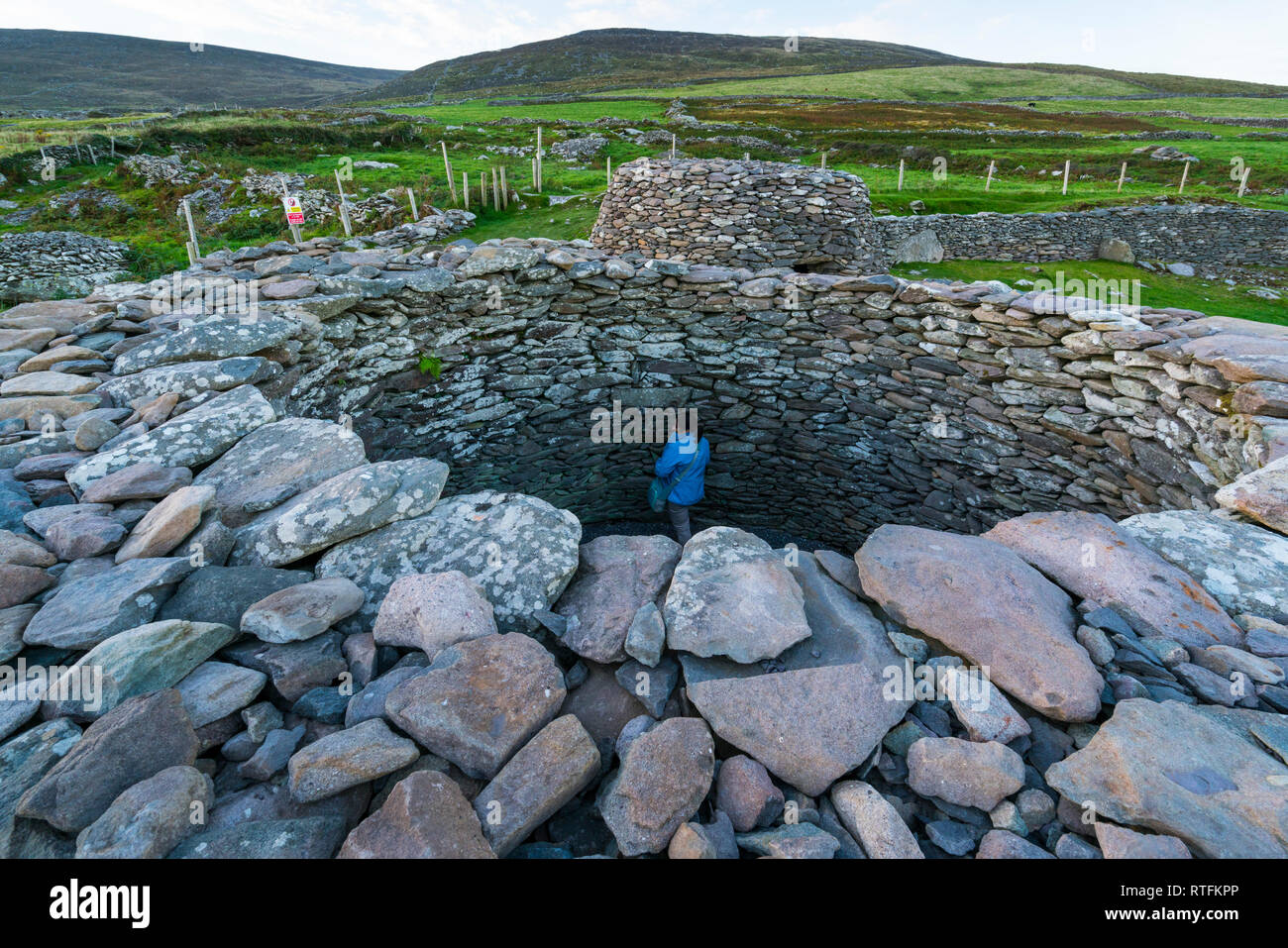 Caher Conor, Fahan Beehive Huts, Mount Eagle, Slea Head Drive, Dingle ...