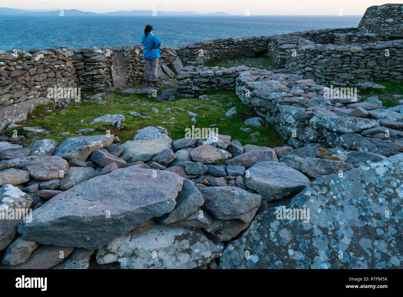 Caher Conor, Fahan Beehive Huts, Mount Eagle, Slea Head Drive, Dingle ...