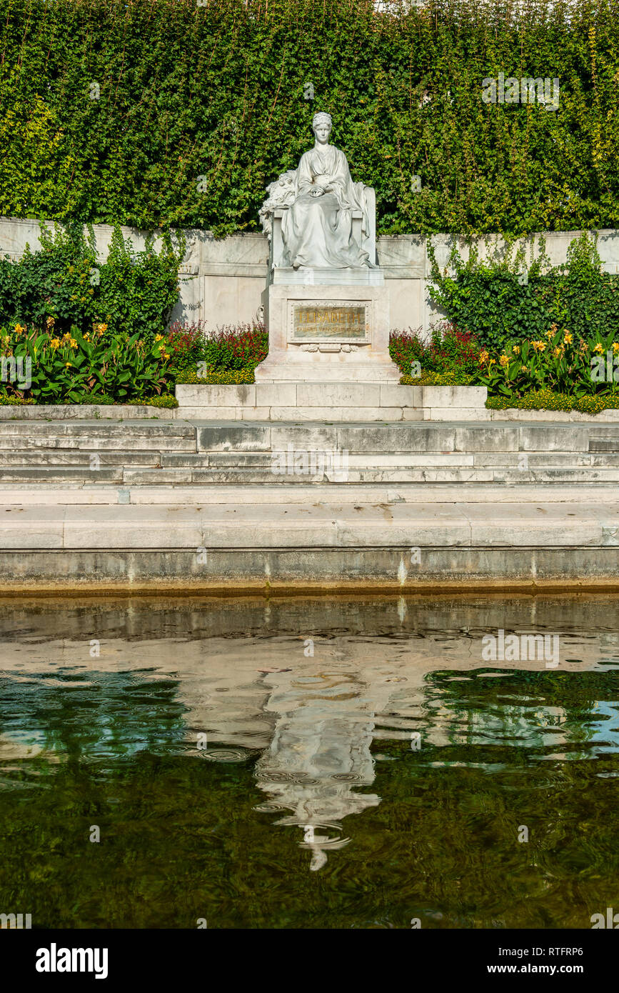 Monument of Empress Elizabeth in the park Volksgarten of Vienna Stock ...