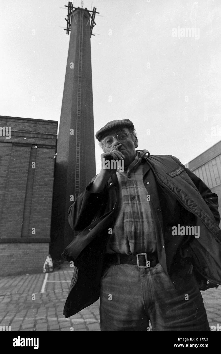 Much loved steeplejack Fred Dibnah at work: Credit Simon Dewhurst for ...