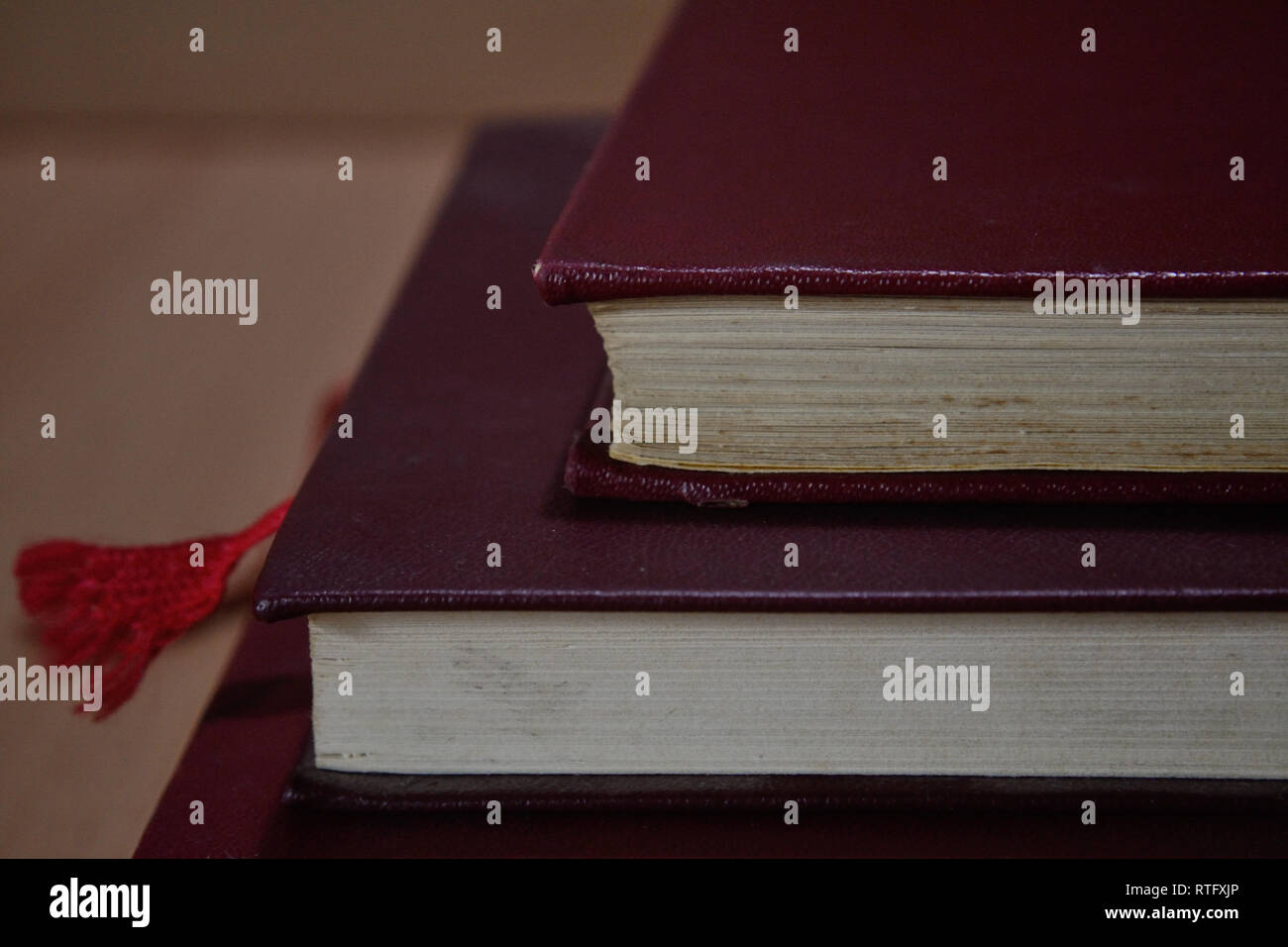 Classic books stack hi-res stock photography and images - Alamy