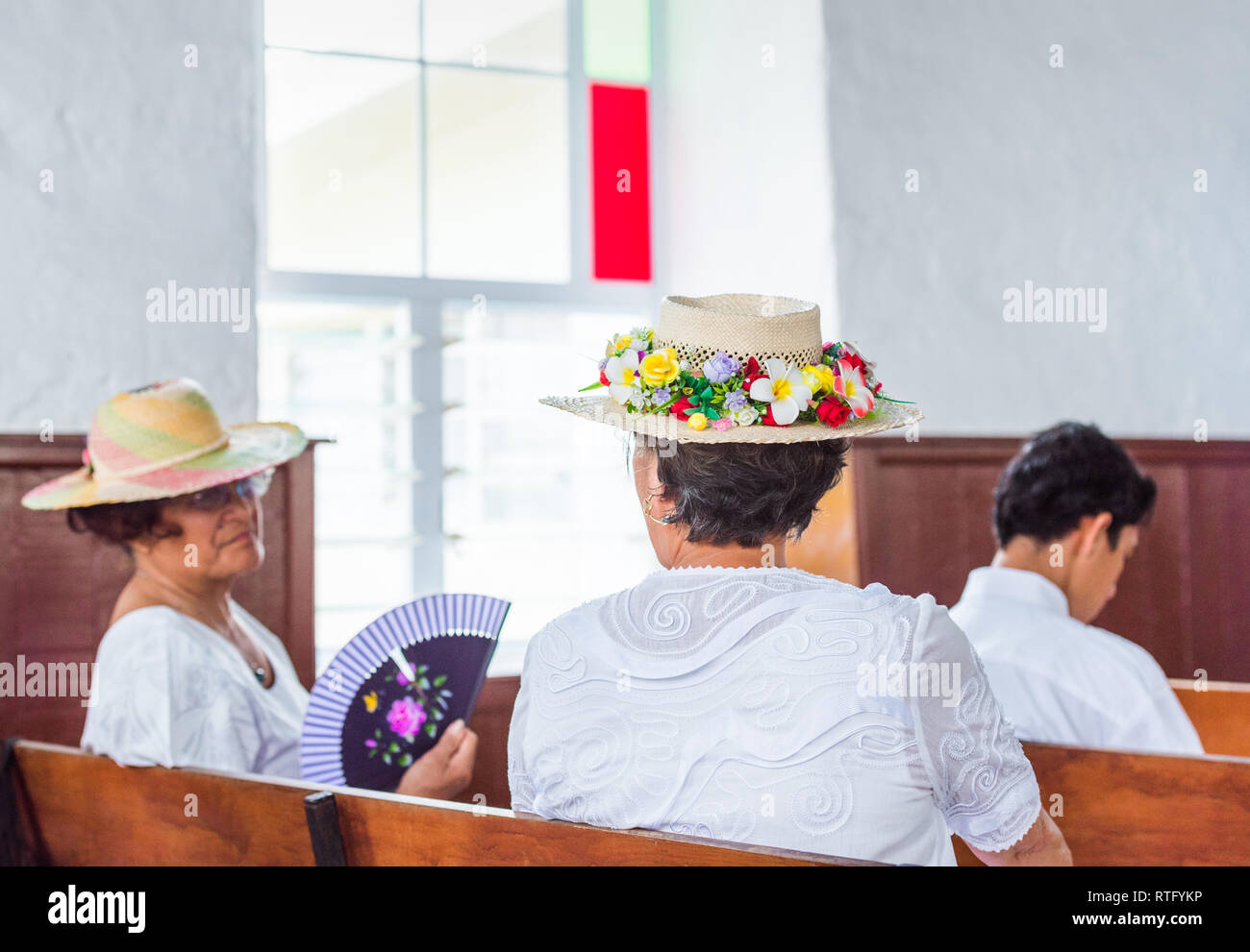 ARUTANGA, AITUTAKI, COOK ISLAND - SEPTEMBER 30, 2018: Woman in a hat in ...