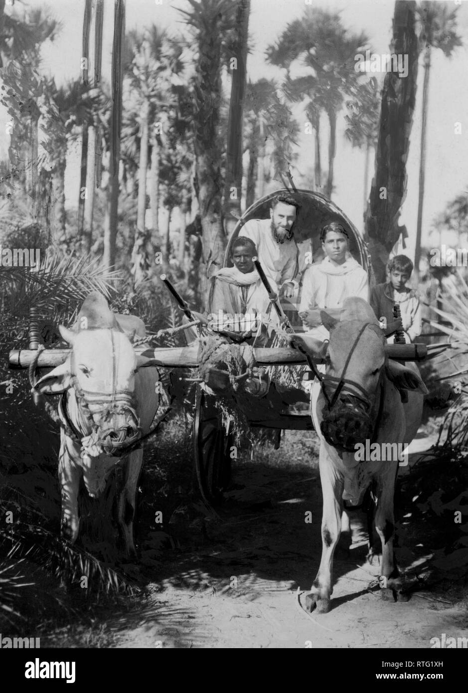 india, delhi, Indian missionaries of wagon, 1920-30 Stock Photo - Alamy