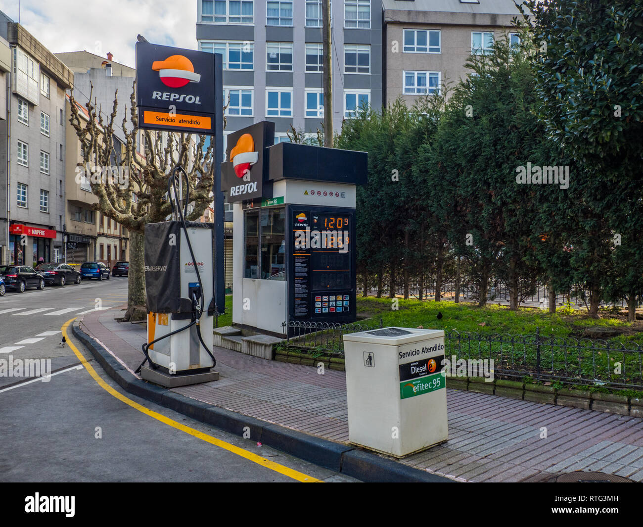 Repsol petrol station hi-res stock photography and images - Alamy