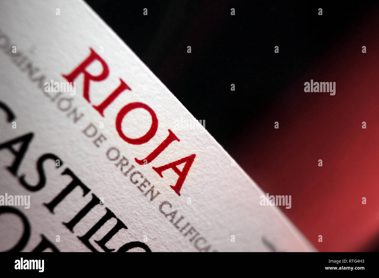 Spanish red wine bottle label Rioja, close up Stock Photo - Alamy