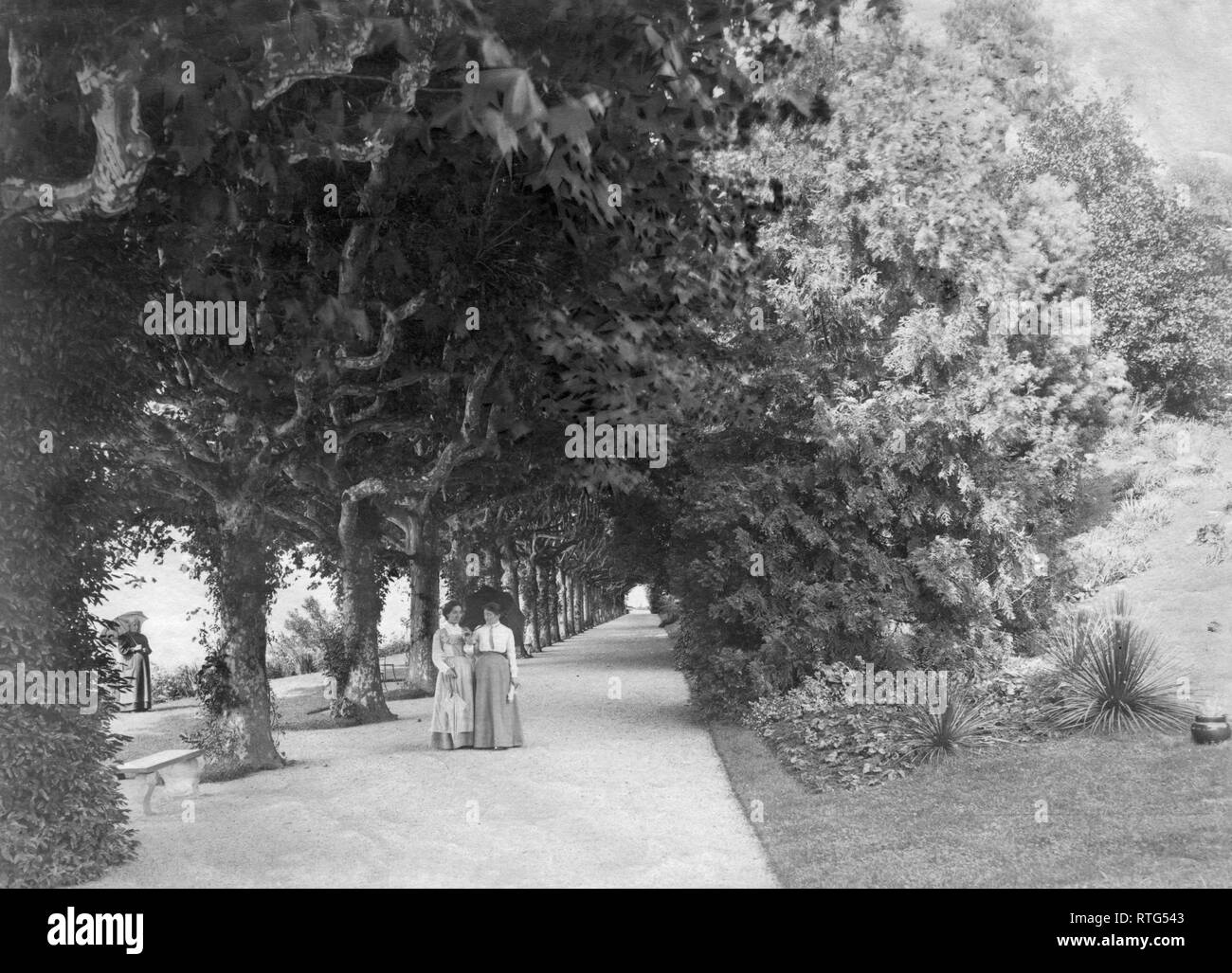 italy, bellagio, two woman walking Stock Photo - Alamy