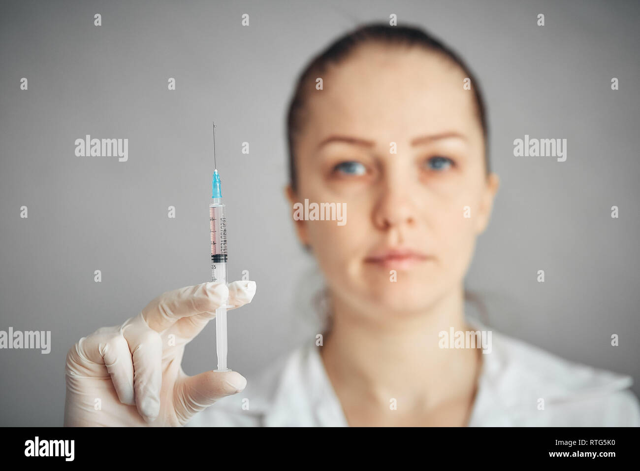 Hand pressure syringe hi-res stock photography and images - Alamy