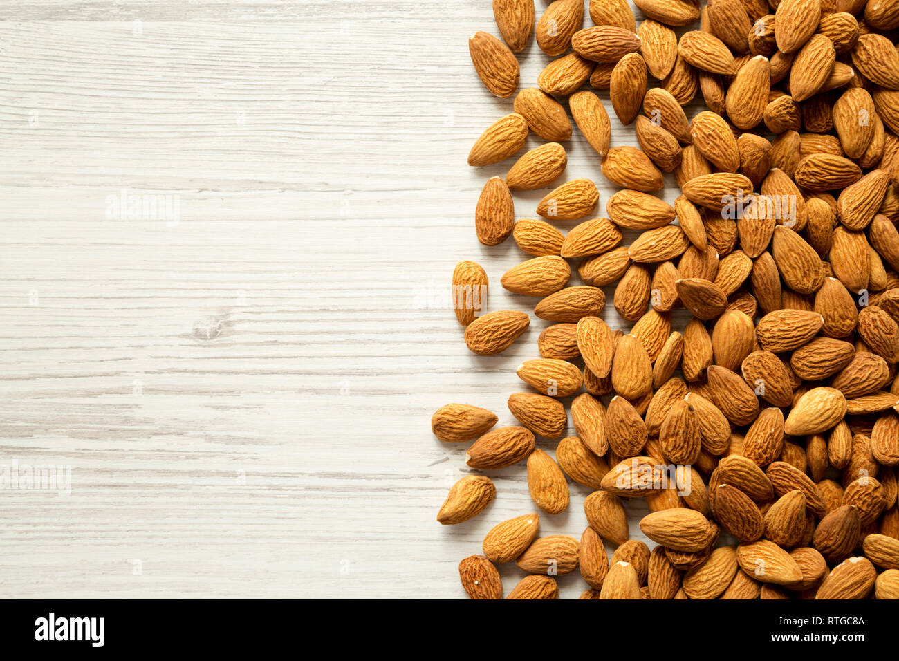 Prepare the raw almonds hi-res stock photography and images - Alamy