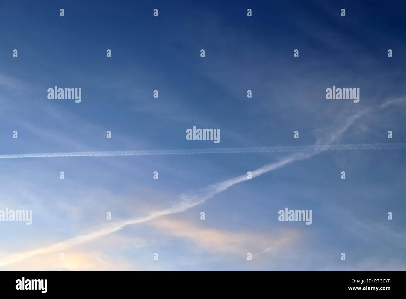 Aircraft Wing Sky Contrail High Resolution Stock Photography and Images ...