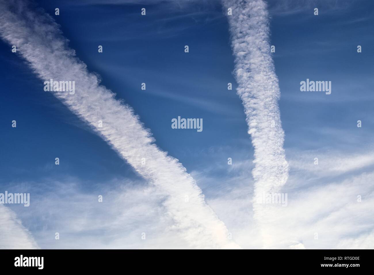 Aircraft Wing Sky Contrail High Resolution Stock Photography and Images ...