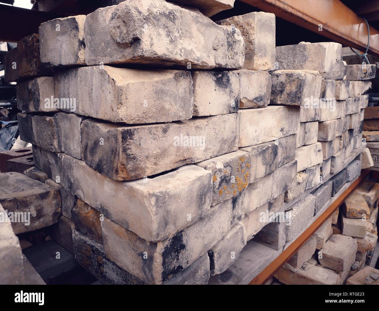 Recycling yard england bricks hi-res stock photography and images - Alamy