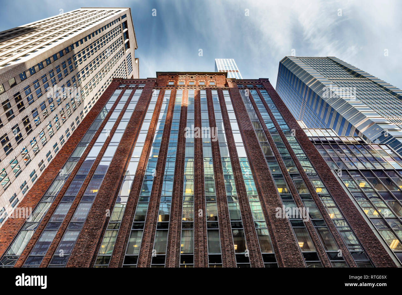 Manhattan skyscape hi-res stock photography and images - Alamy