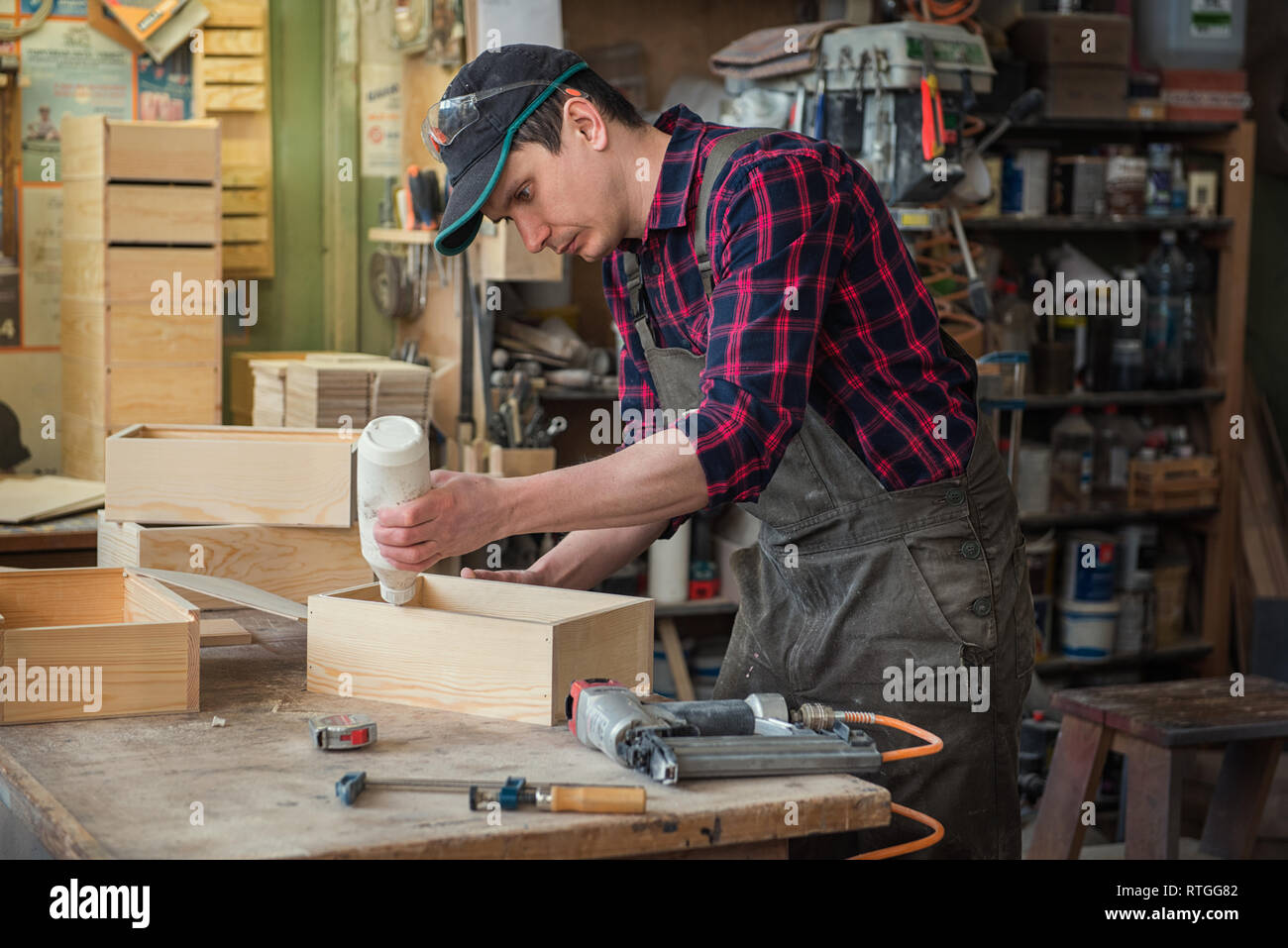 Worker making wood box hi-res stock photography and images - Alamy