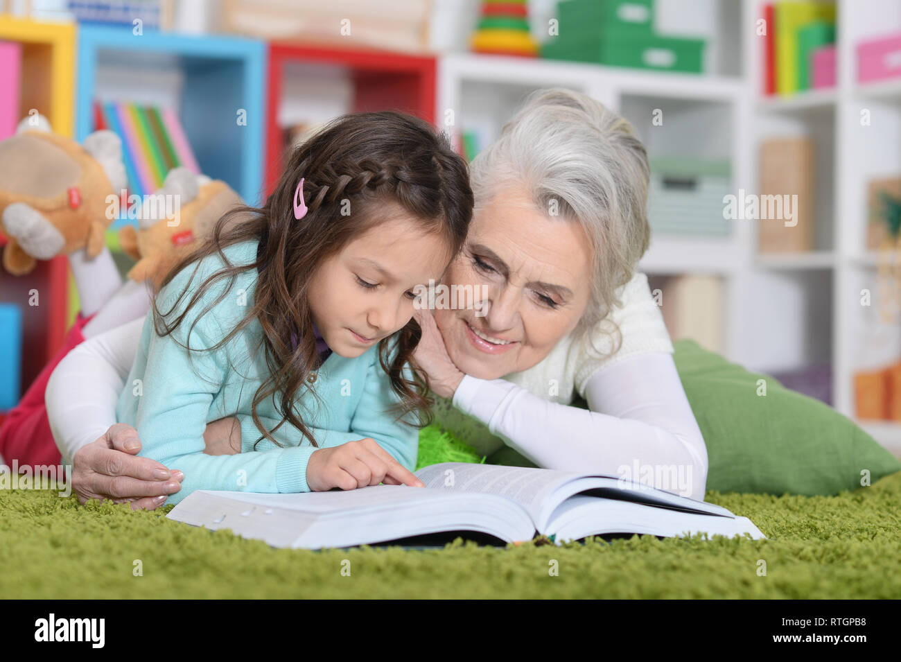 Grandmother reading children hi-res stock photography and images - Alamy