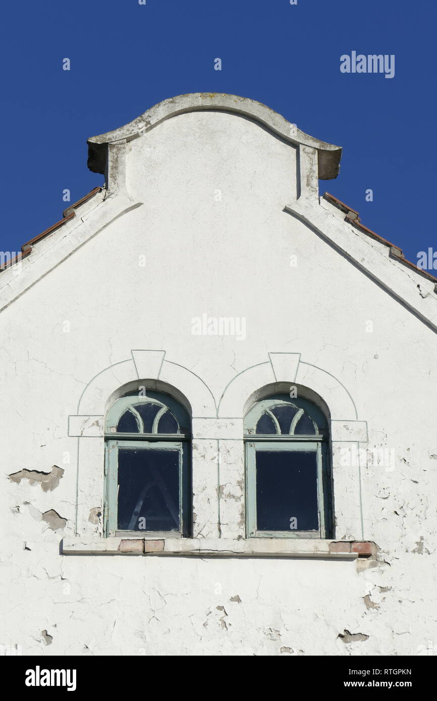 Old building roof hi-res stock photography and images - Alamy