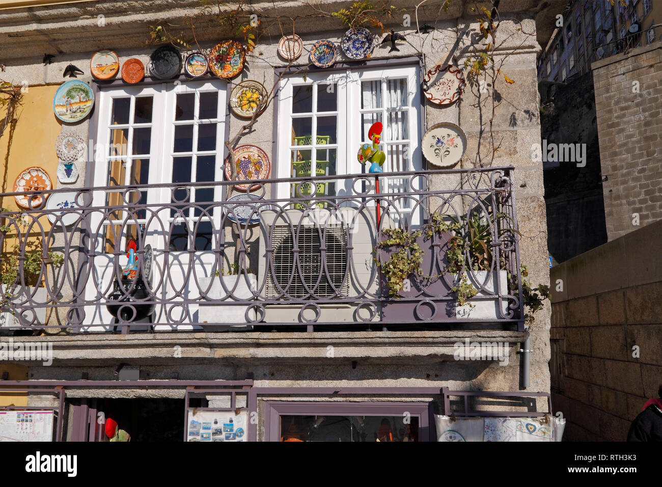 Typical souvenirs store of Porto Stock Photo - Alamy