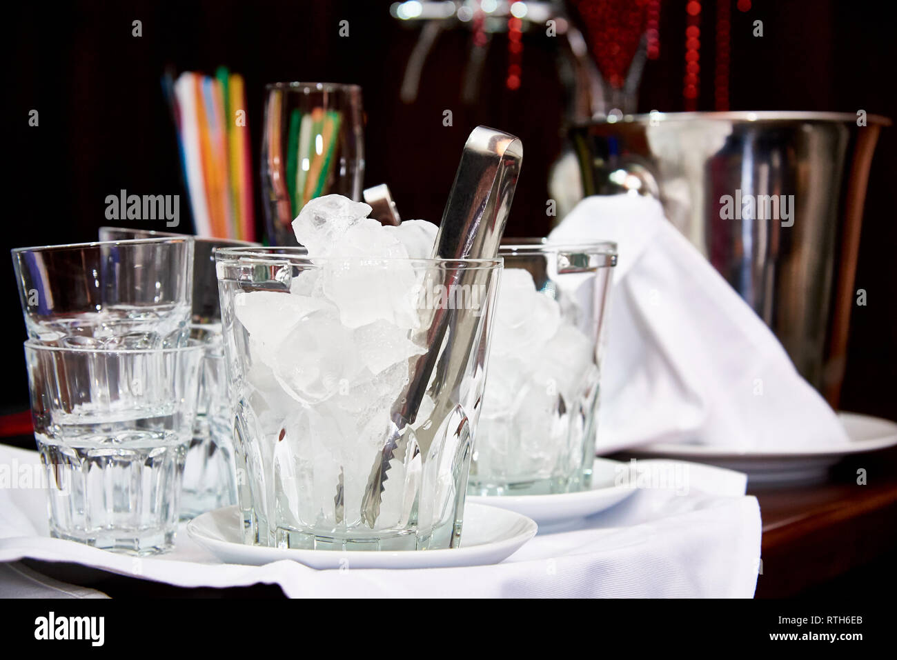 Glass bucket with ice cubes on the bar Stock Photo - Alamy