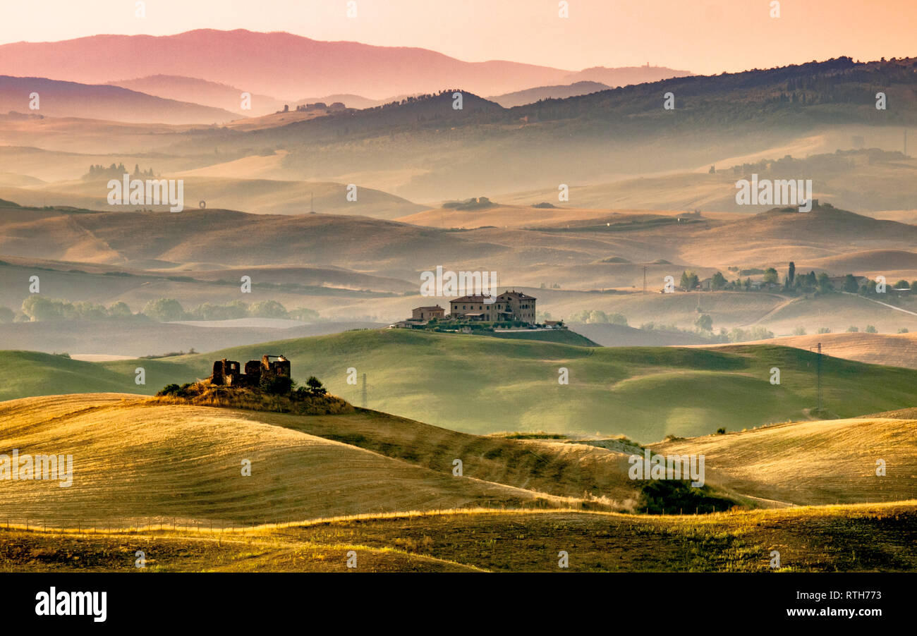 The sienna countryside hi-res stock photography and images - Alamy