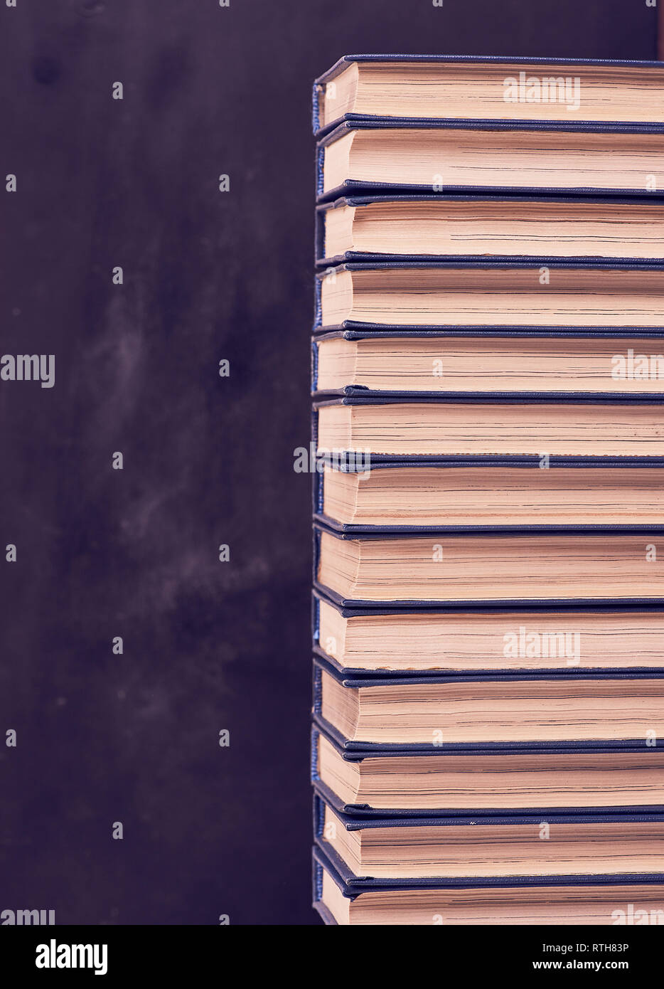 Books in blue cover hi-res stock photography and images - Alamy