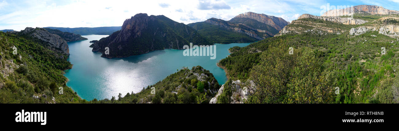 Panorama mountains mountain river hi-res stock photography and images ...