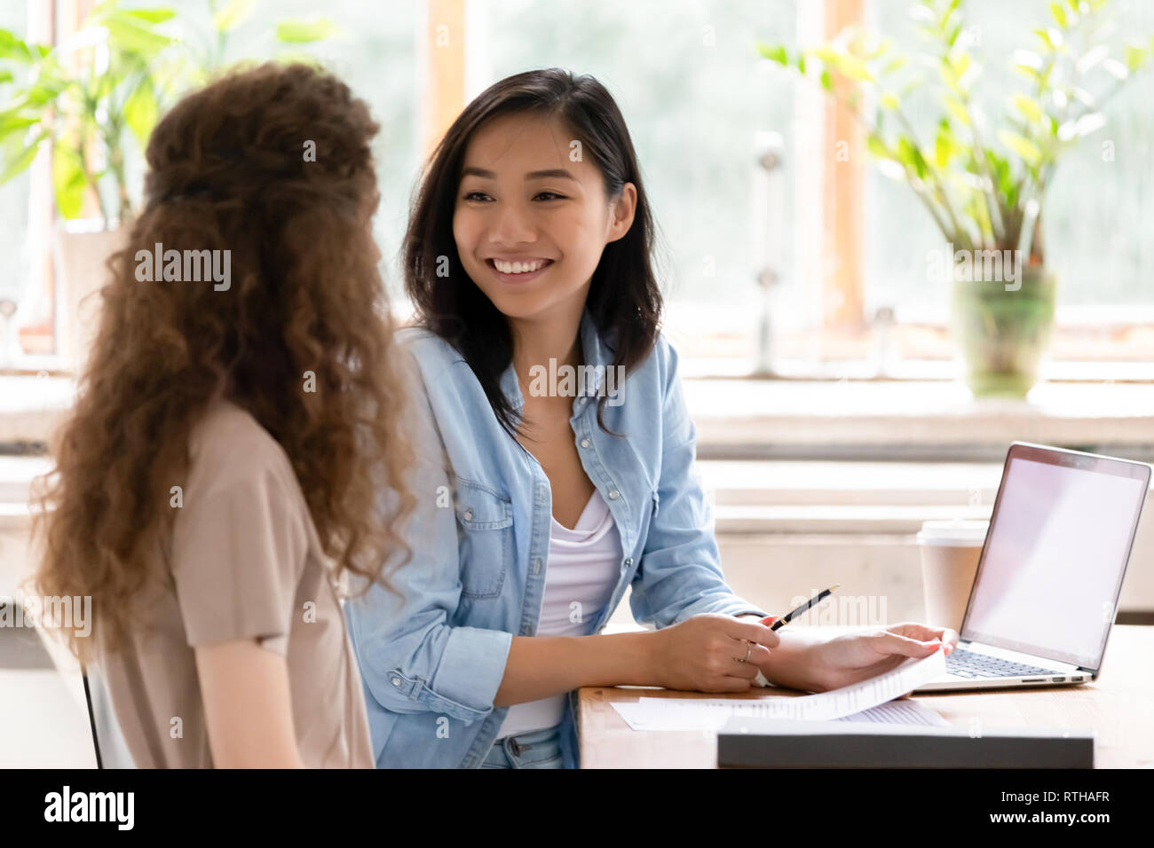 Asian job interview hi-res stock photography and images - Alamy