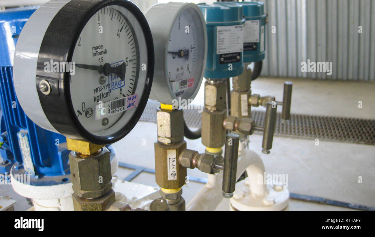 Oil refinery. Equipment for primary oil refining Stock Photo - Alamy