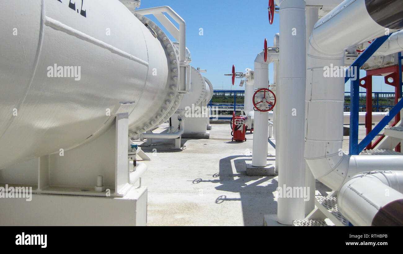 Oil refinery. Equipment for primary oil refining Stock Photo - Alamy