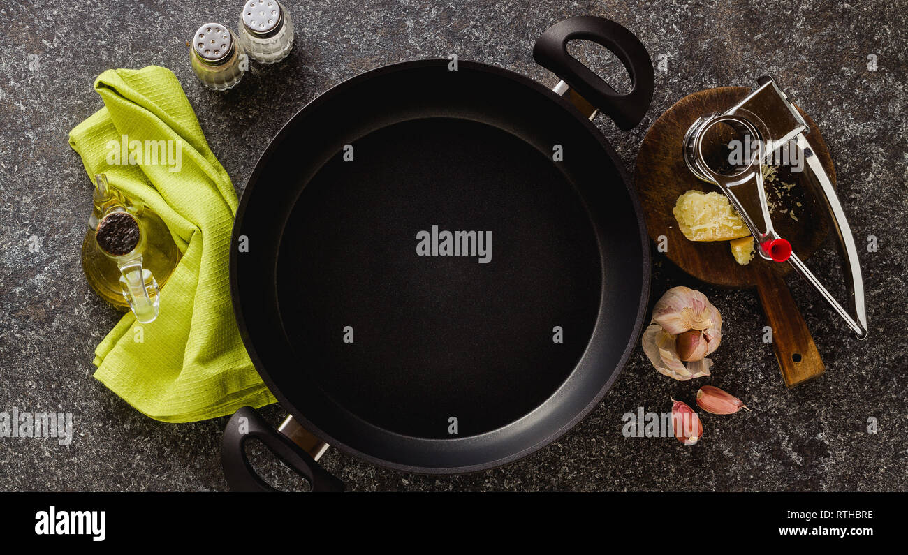 Deep cast iron pot hi-res stock photography and images - Alamy