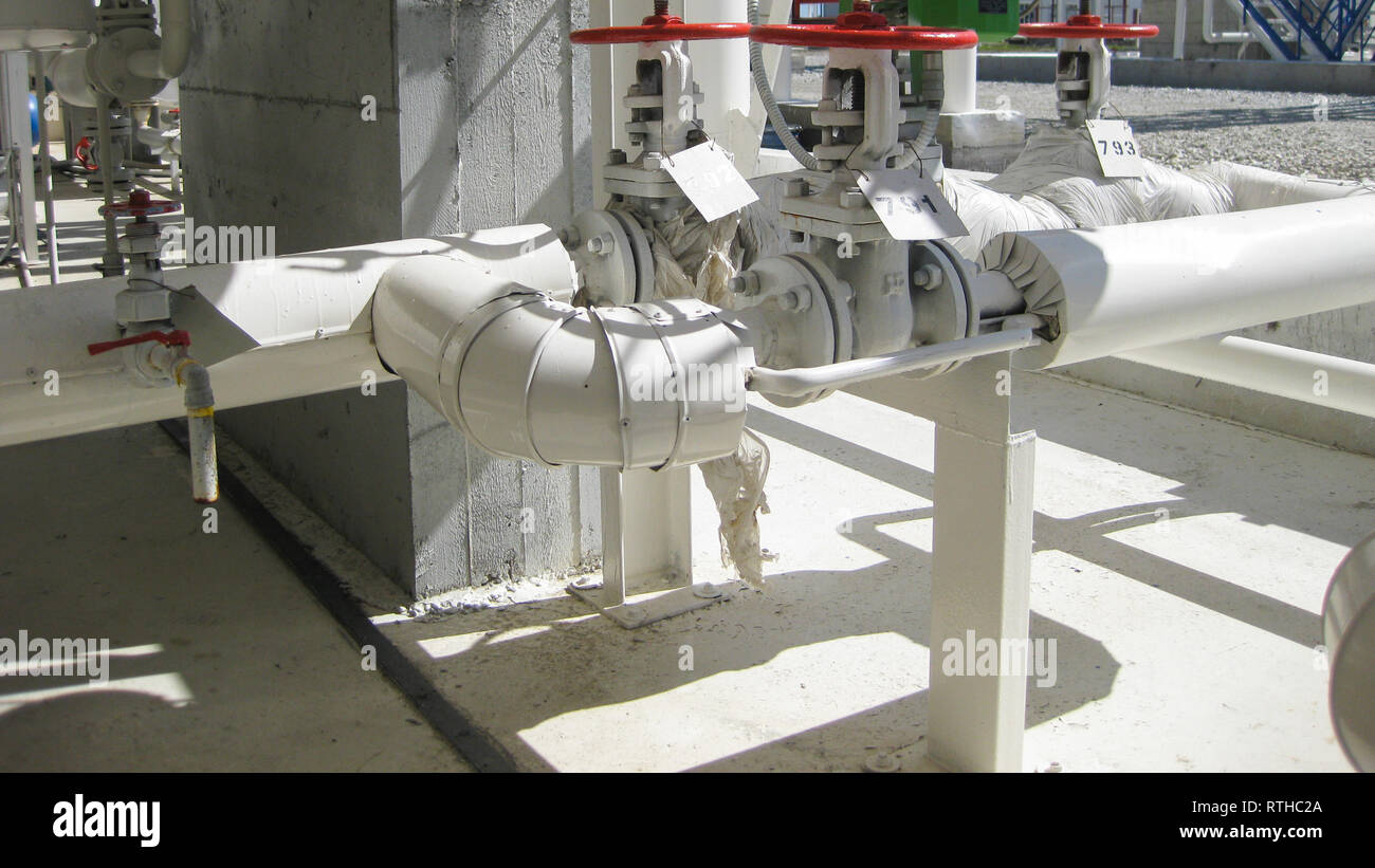 Oil refinery. Equipment for primary oil refining Stock Photo - Alamy