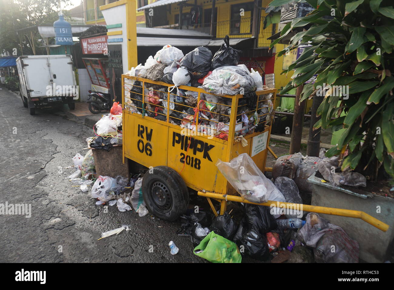 carriage full of disgusting trash Stock Photo - Alamy