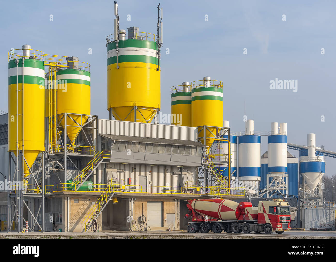 Factory silos plant silo hi-res stock photography and images - Alamy