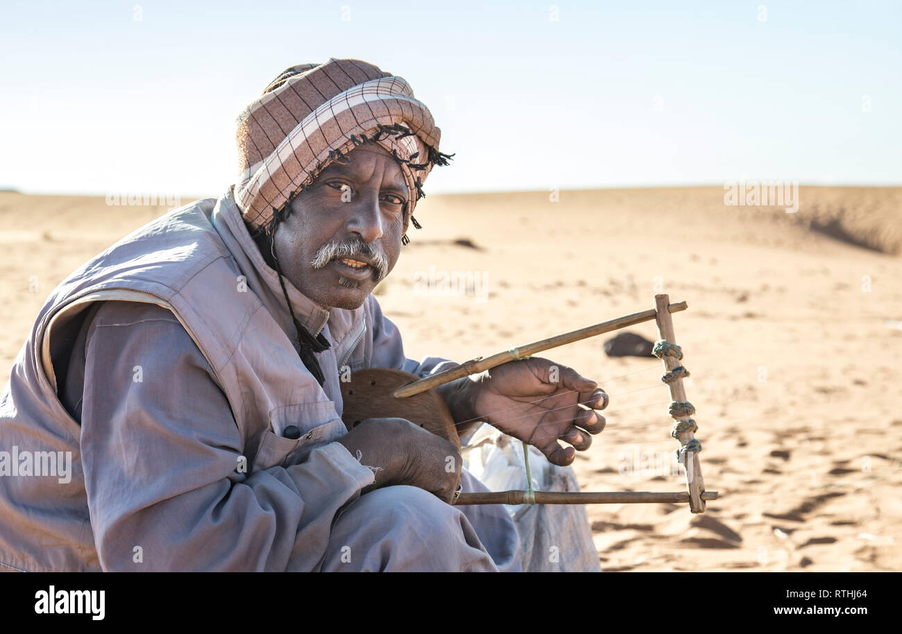 Meroe, Sudan, 19th Decemver, 2015: sudanese man playing traditional ...
