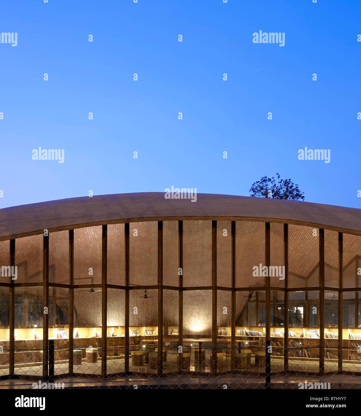 Side view at dusk. Maya Somaiya Library, Kopargaon/Maharashtra, India. Architect: Sameep Padora ...