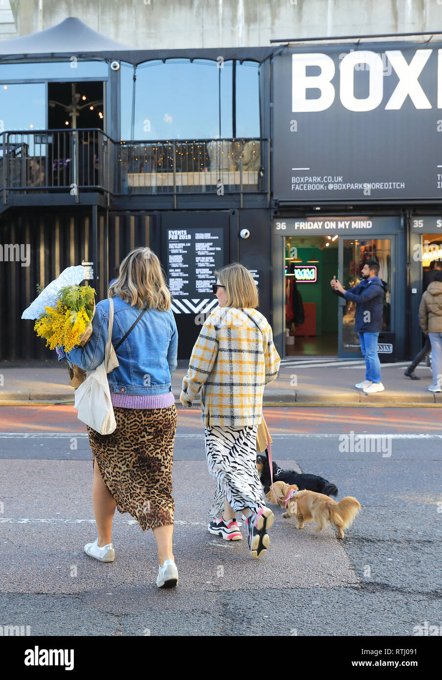 Shipping container shops hi-res stock photography and images - Alamy