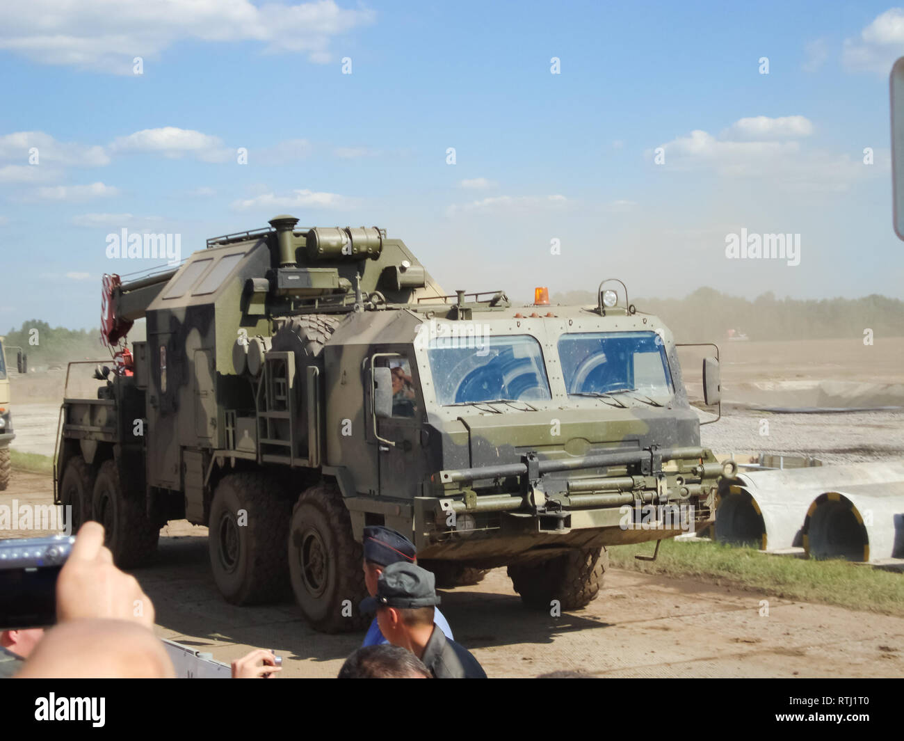 Modern british army vehicles hi-res stock photography and images - Alamy