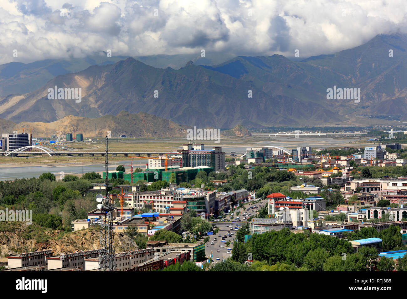 Lhasa skyline hi-res stock photography and images - Alamy